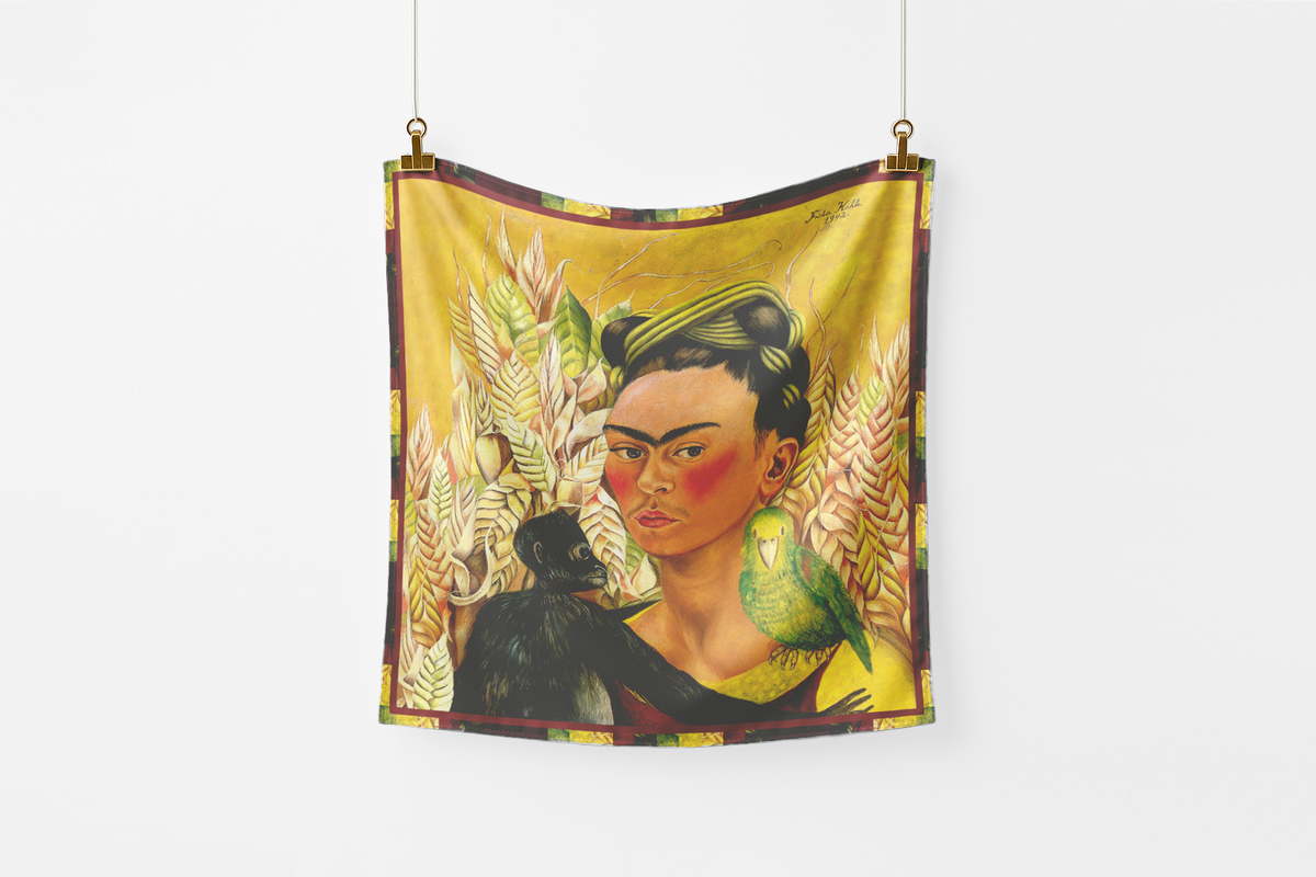 Foulard XL: Autorretrato con chango y loro (1942) – Malba Tienda